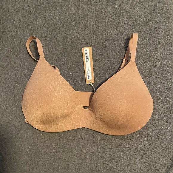 SKIMS | Intimates & Sleepwear | Nwt Skims Wireless Form Push Up Bra 32c ...